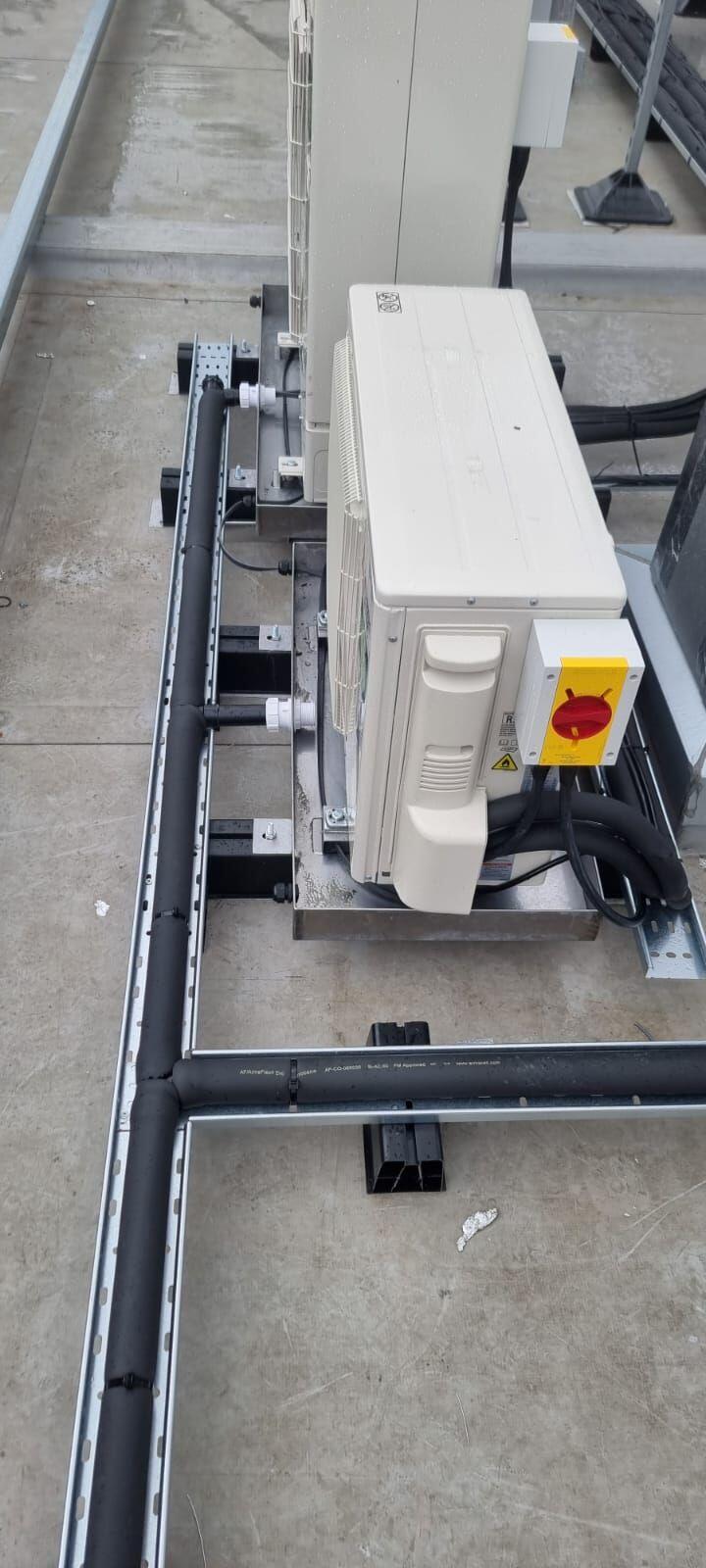 Air conditioning condenser drainage and trace heating - SubCooled